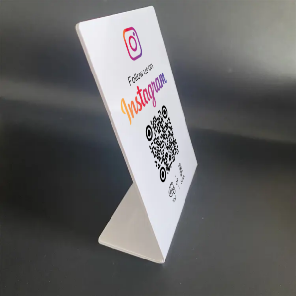 Follow us on Instagram NFC Stand / Display - empfehlio